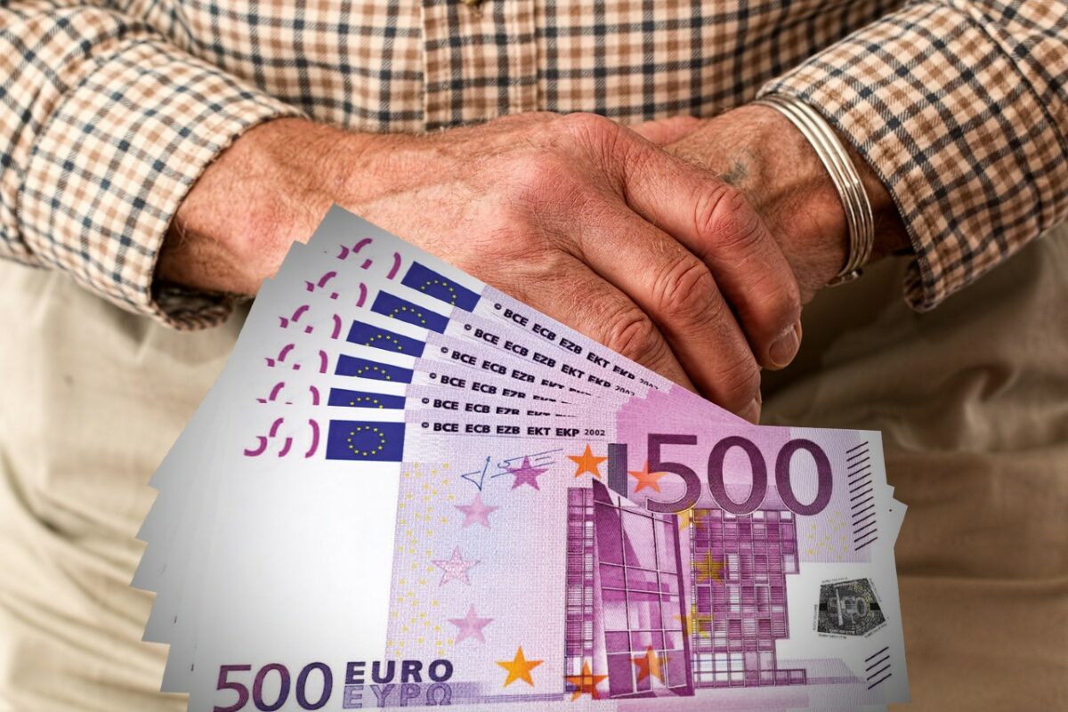 „Curier” la vârsta de 70 de ani, câștiguri de peste 60.000 € în 5 luni